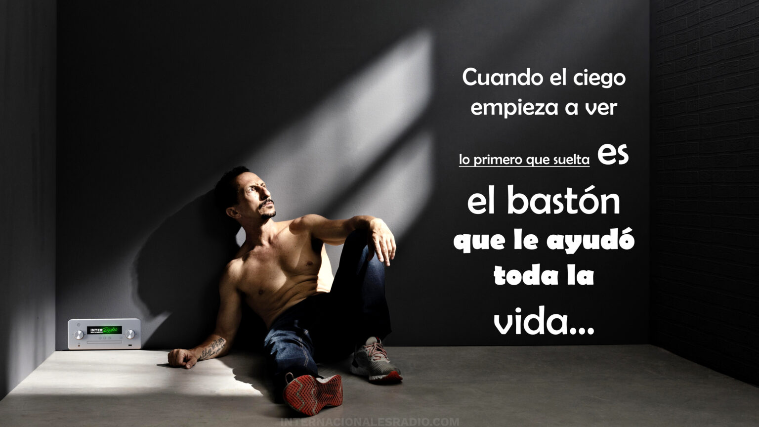 Cuando el ciego empieza a ver lo primero que suelta es el bastón ...